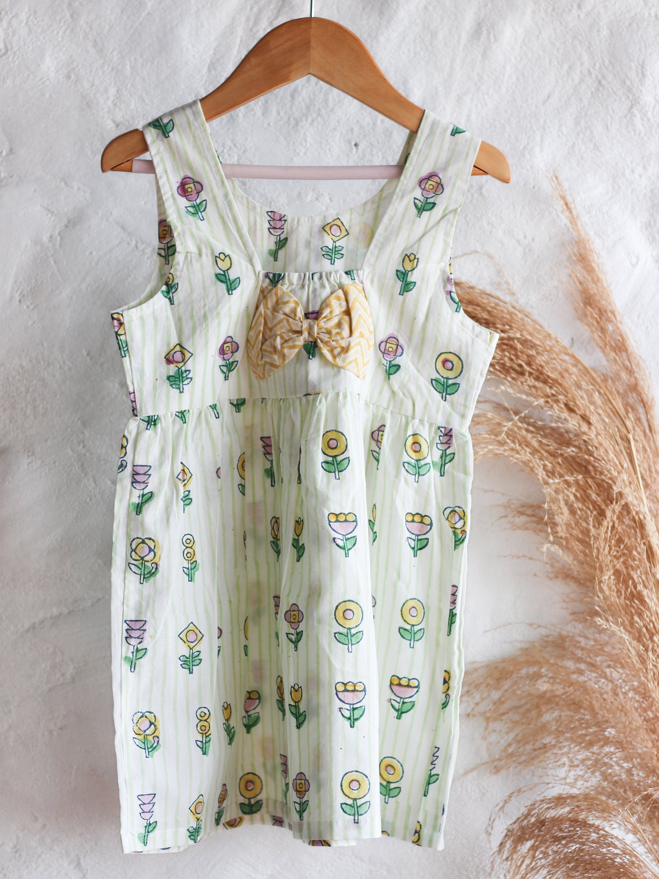 White Flowers Bow Dress– CHHAPA